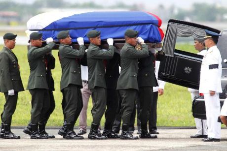 Outpouring of grief for Jesse Robredo’s passing challenges the Yellow ...