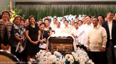 A theory on why Leni Robredo was smiling during the funeral of her ...